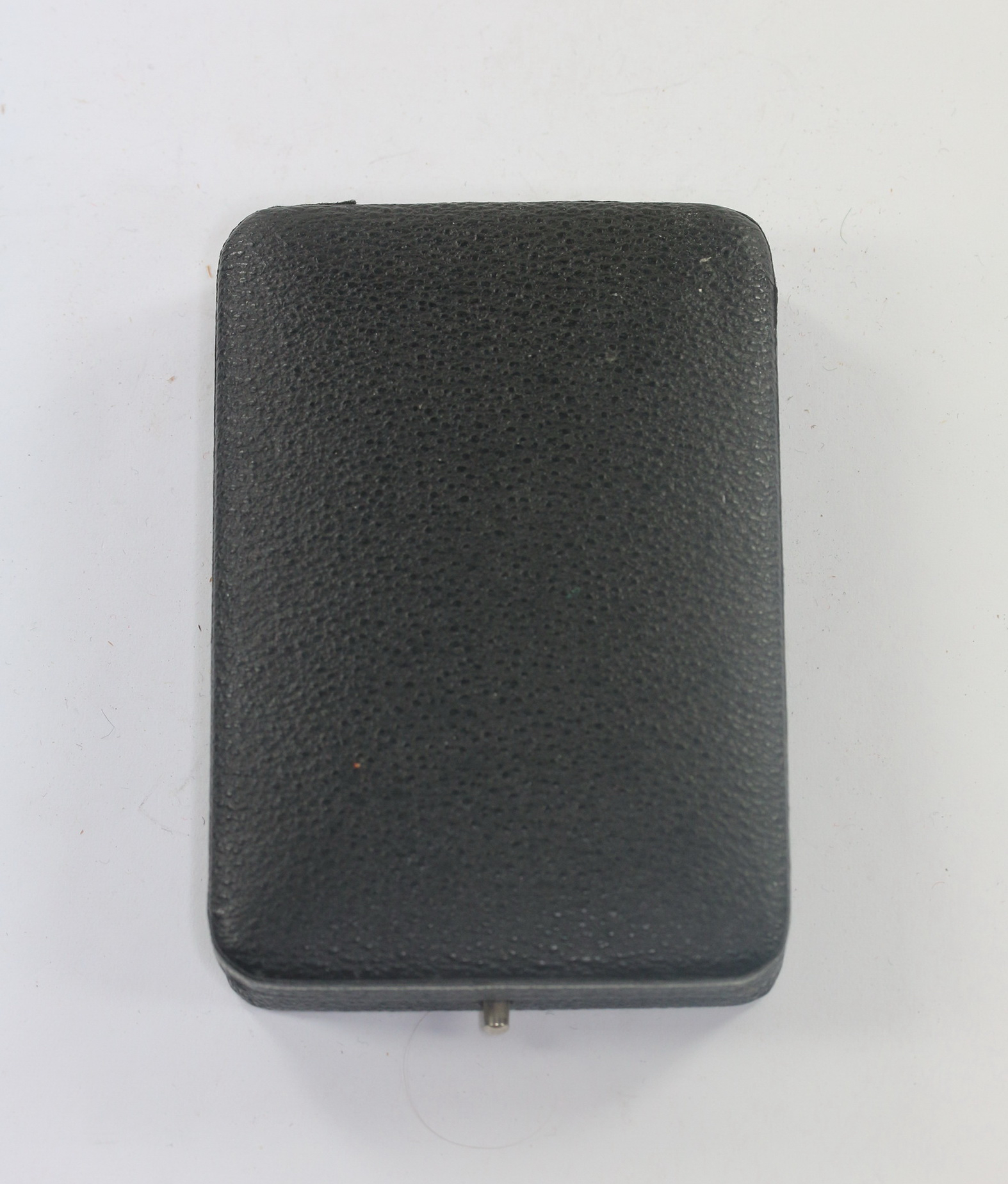 Schwarzes Etui für das Ehrenkreuz für Hinterbliebende, Treue um Treue